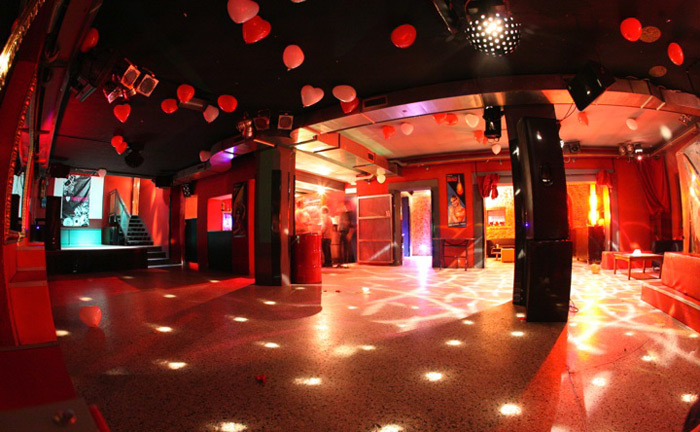 Vuoi comprare la discoteca che frequentavi da adolescente ...