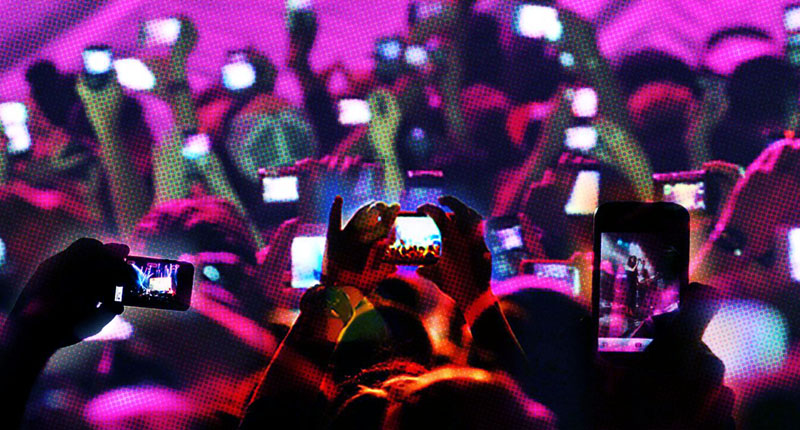 Smartphone ai concerti: sì o no?