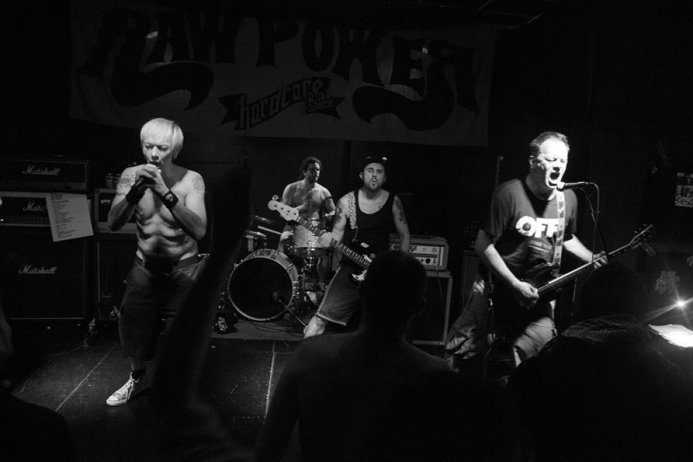 Sempre la stessa rottura di palle: trent'anni di hardcore da Reggio ...