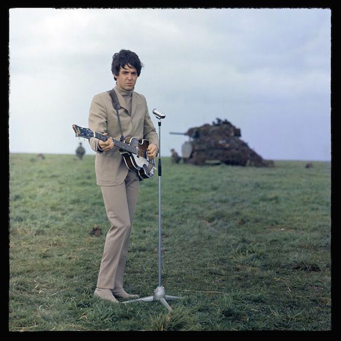 Un italiano sul set di Help: i bellissimi scatti di Emilio Lari ai Beatles